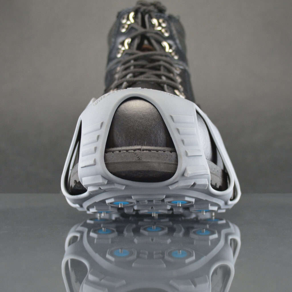 E-CLEAT™ with WORKING TRACTION® | Winter Walking
