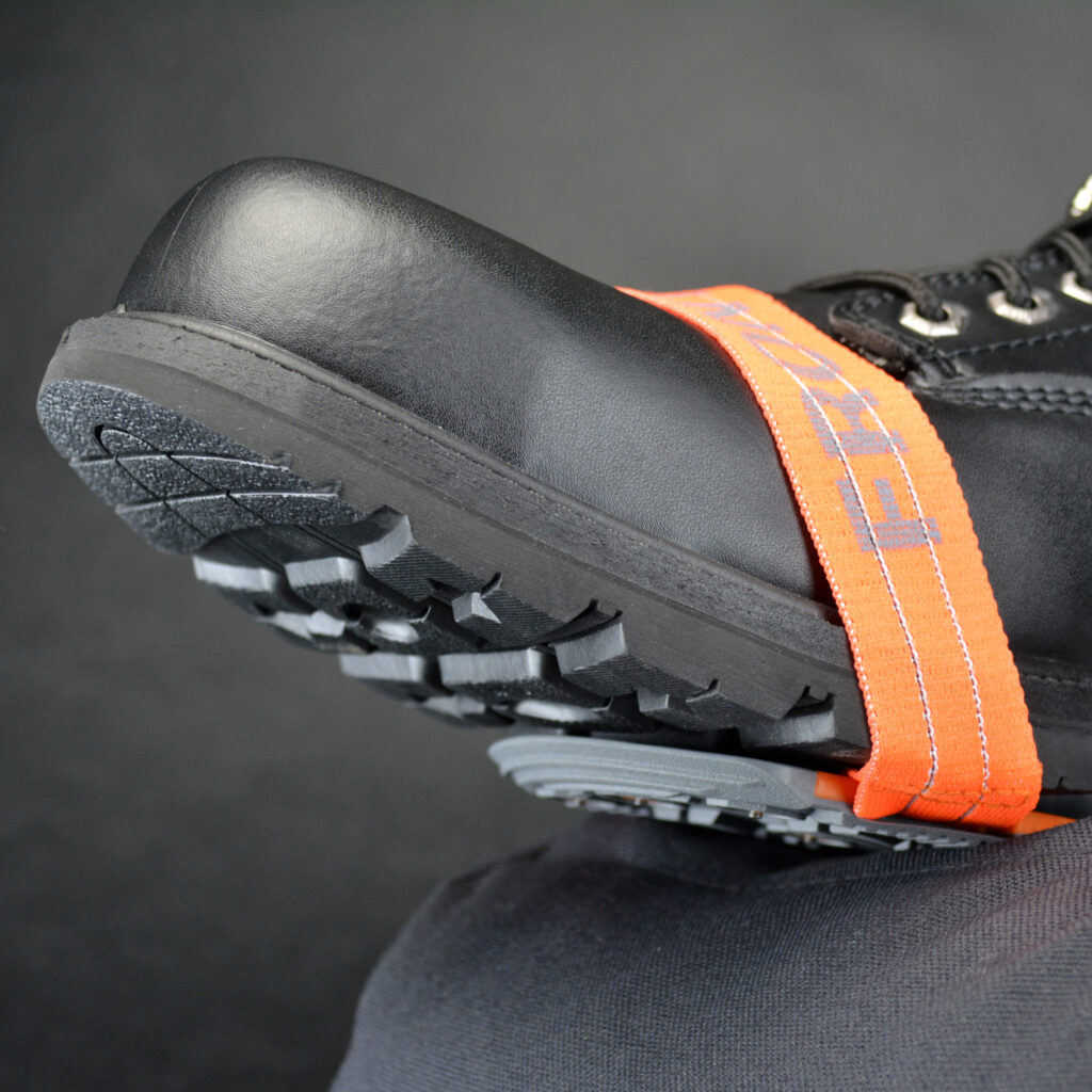 ICE BREAKER™ with TRANSITIONAL TRACTION® | Winter Walking One-Size-Fits ...